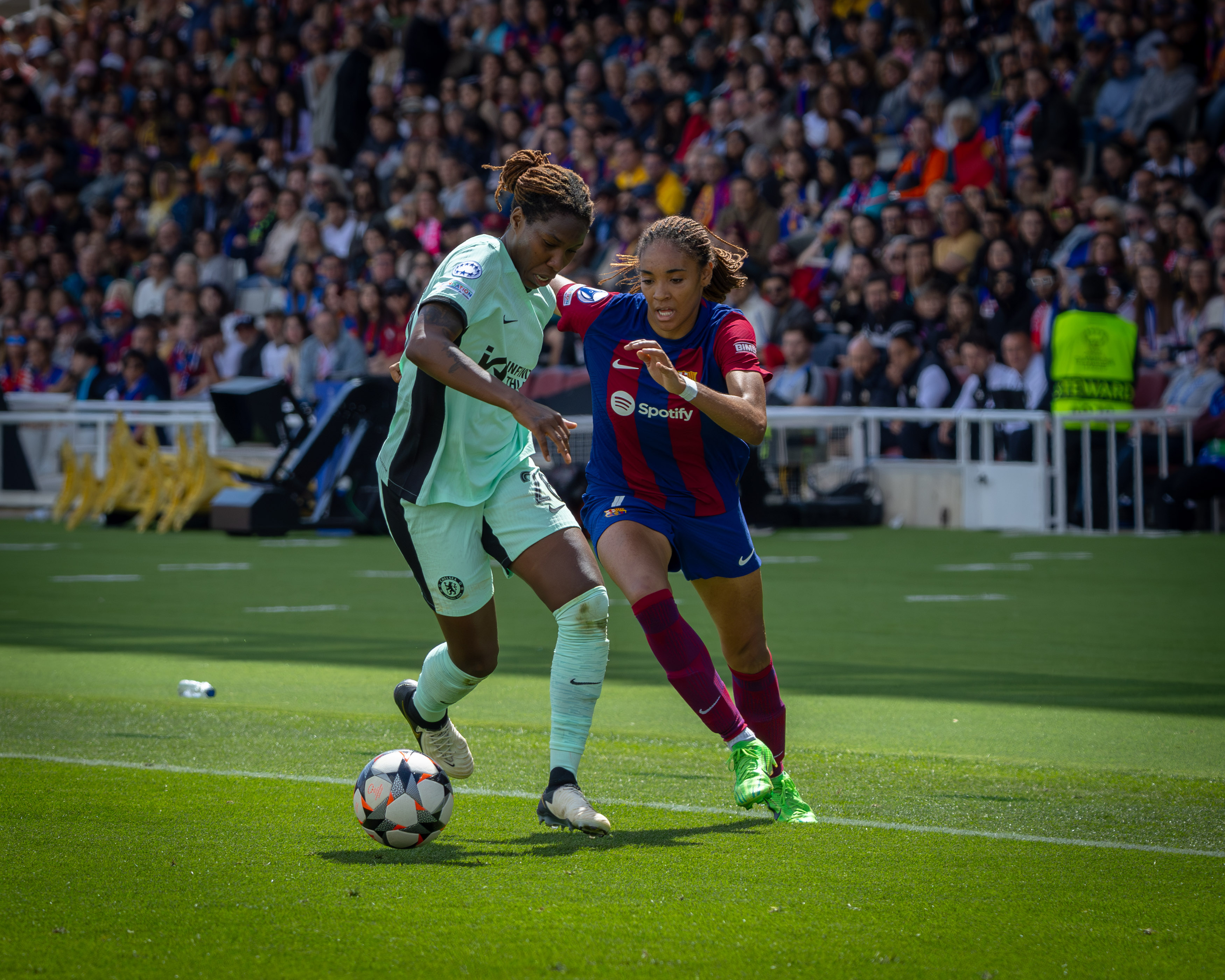 Four Giants, Two Tickets: The battle for Lisbon begins in the UWCL semifinals | DAZN News GB