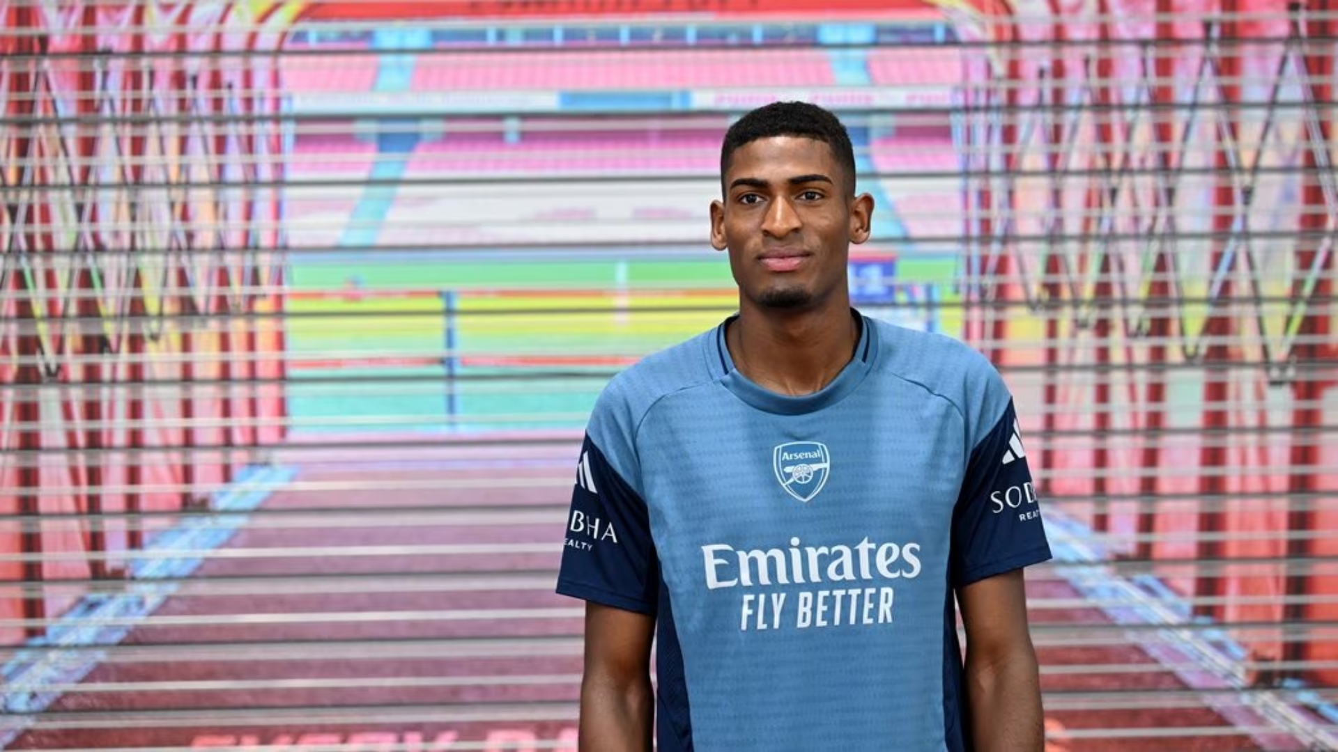 Arsenal anuncia el fichaje de Cristian Mosquera y el Valencia lo ...