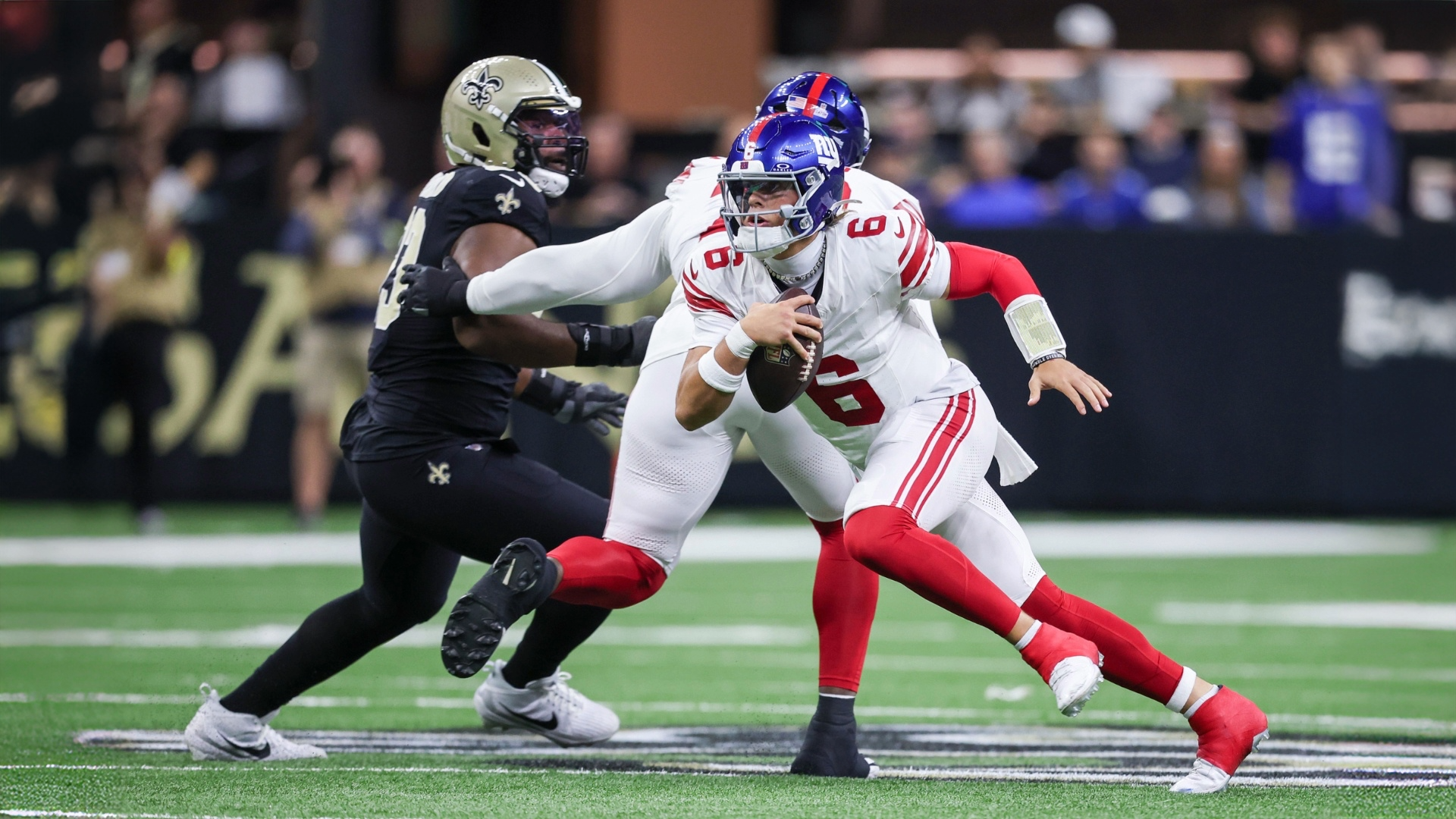 Jaxson Dart firing on all cylinders with two first half touchdowns to ...