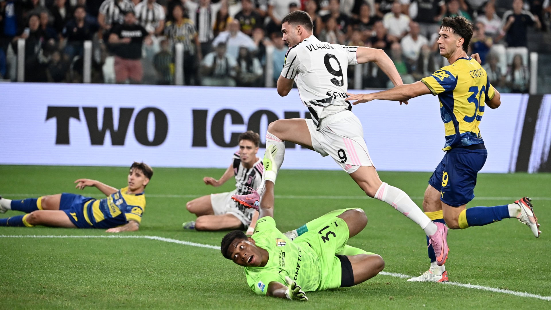 伊解説陣が見たユヴェントスとパルマ…開幕戦で警告を受けたGK鈴木彩艶やユーヴェのFW勢に言及 ｜ セリエA | DAZN News JP