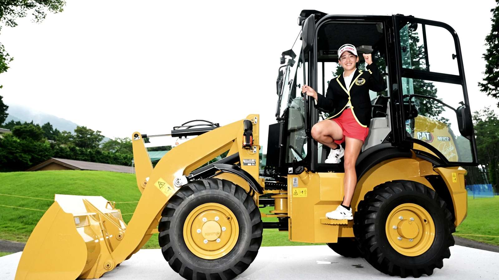 3人目の初優勝→2週連続V 岩井千怜が祖母へ届けた快挙｜ CAT Ladies ｜ JLPGAツアー | DAZN News 日本