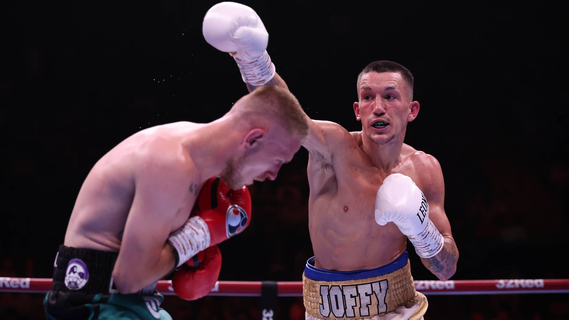 Liam Davies wins on featherweight debut in lacklustre fight against Kurt Walker | DAZN News GB