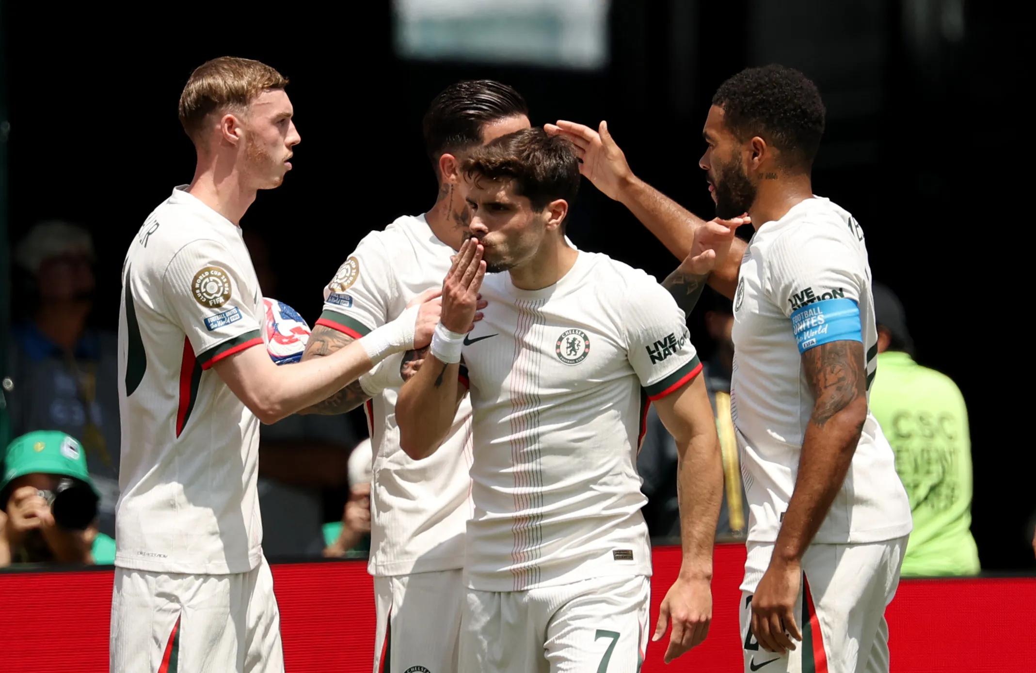 Former Chelsea defender needs convincing on Blues' chances of winning ...