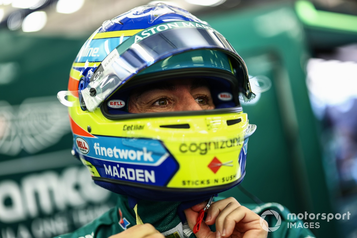 Fernando Alonso, satisfecho con la velocidad del Aston Martin AMR25 ...