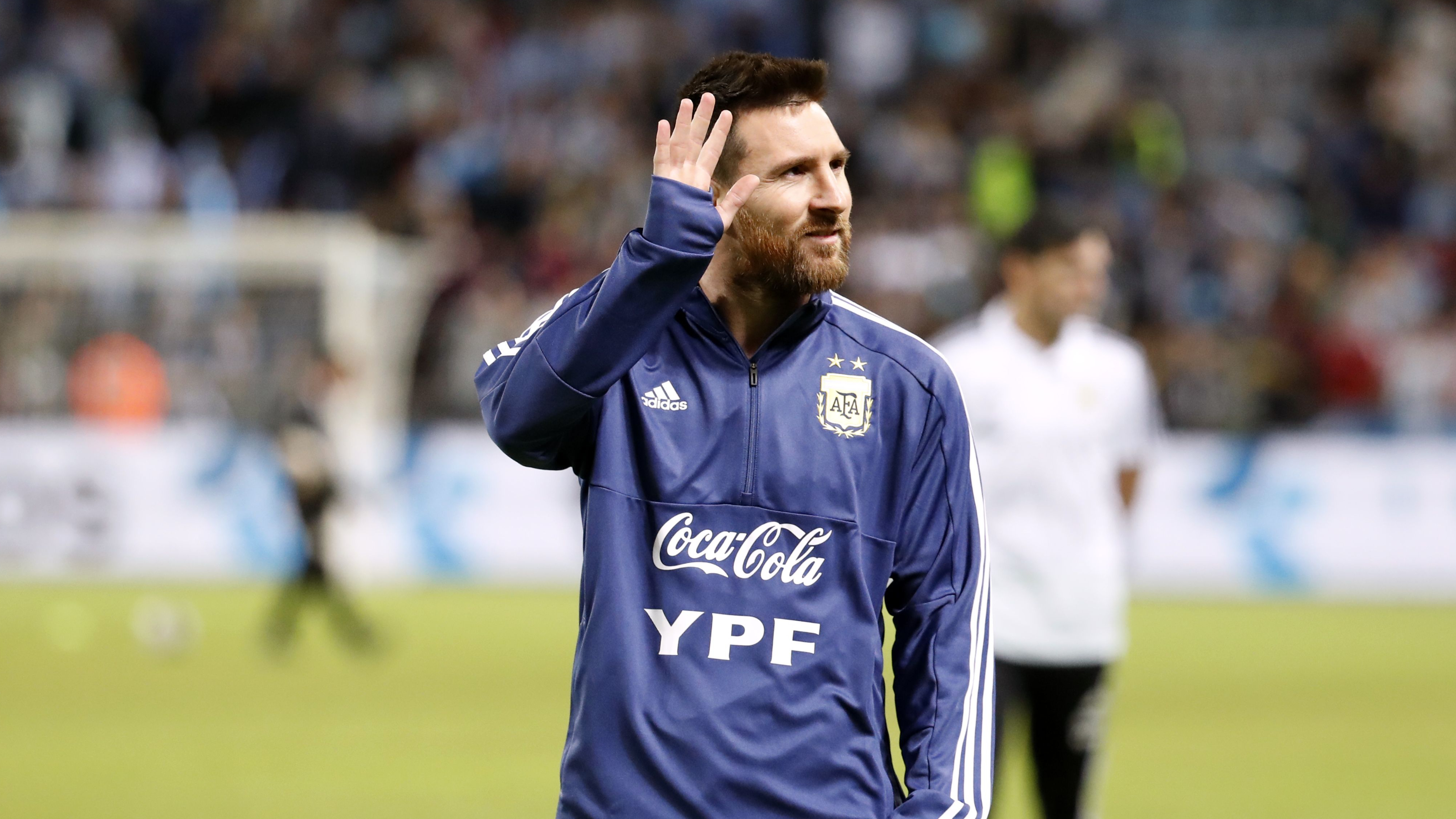 Lionel Messi stuns onlookers in Argentina by training at local gym ...