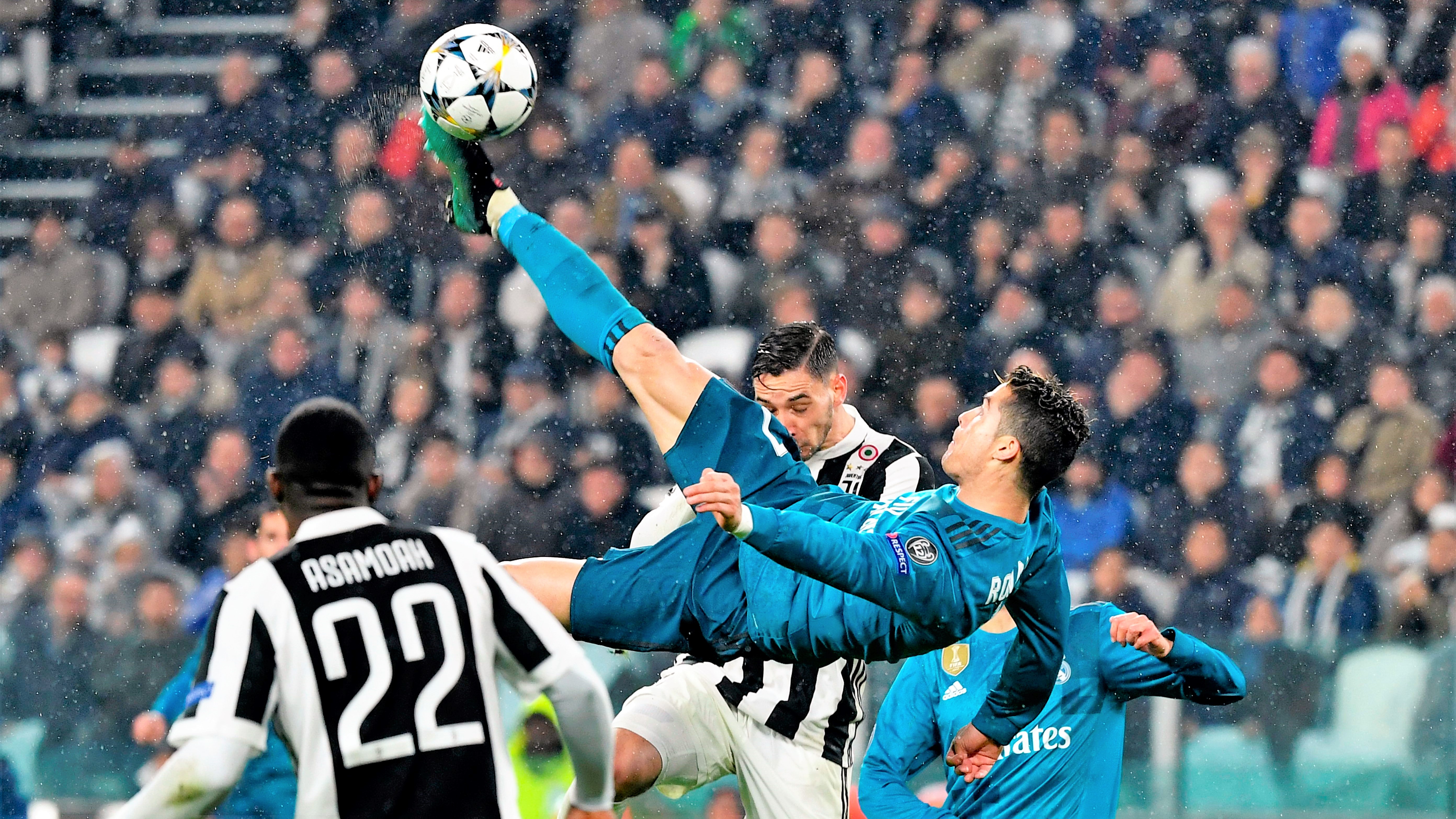 Cristiano Ronaldo segna in rovesciata: tifosi della Juventus in ...