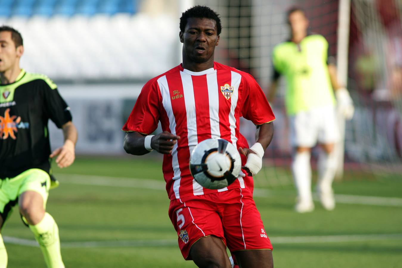 ISL 2017: Delhi Dynamos sign Nigerian forward Kalu Uche | Goal.com