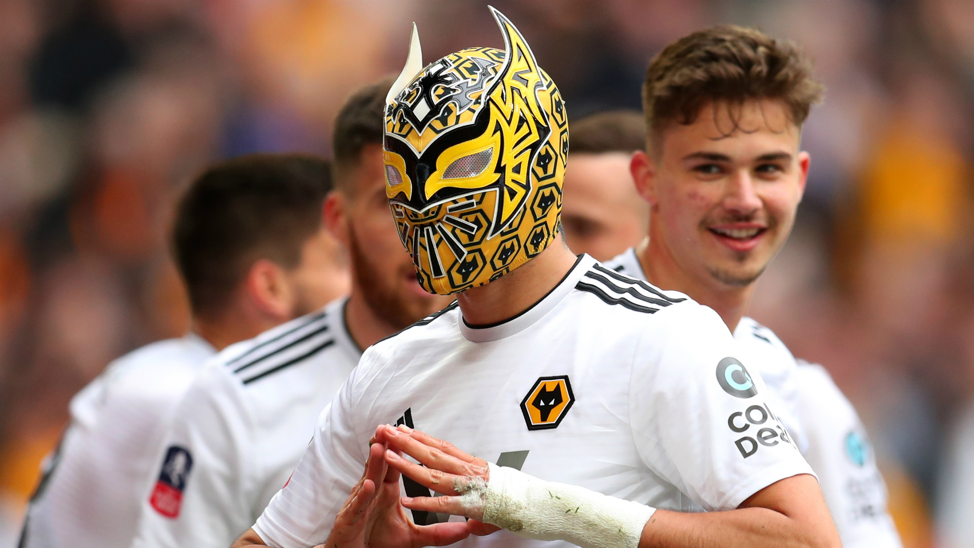¿Qué le canta la afición del Wolves a Raúl Jiménez? | Goal.com