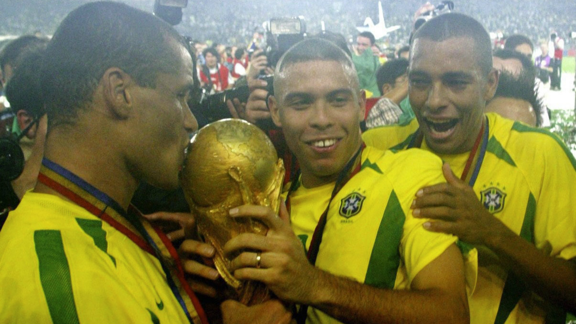 Momento Campeões: Na Copa de 2002, Ronaldo usou a cabeça e foi craque ...