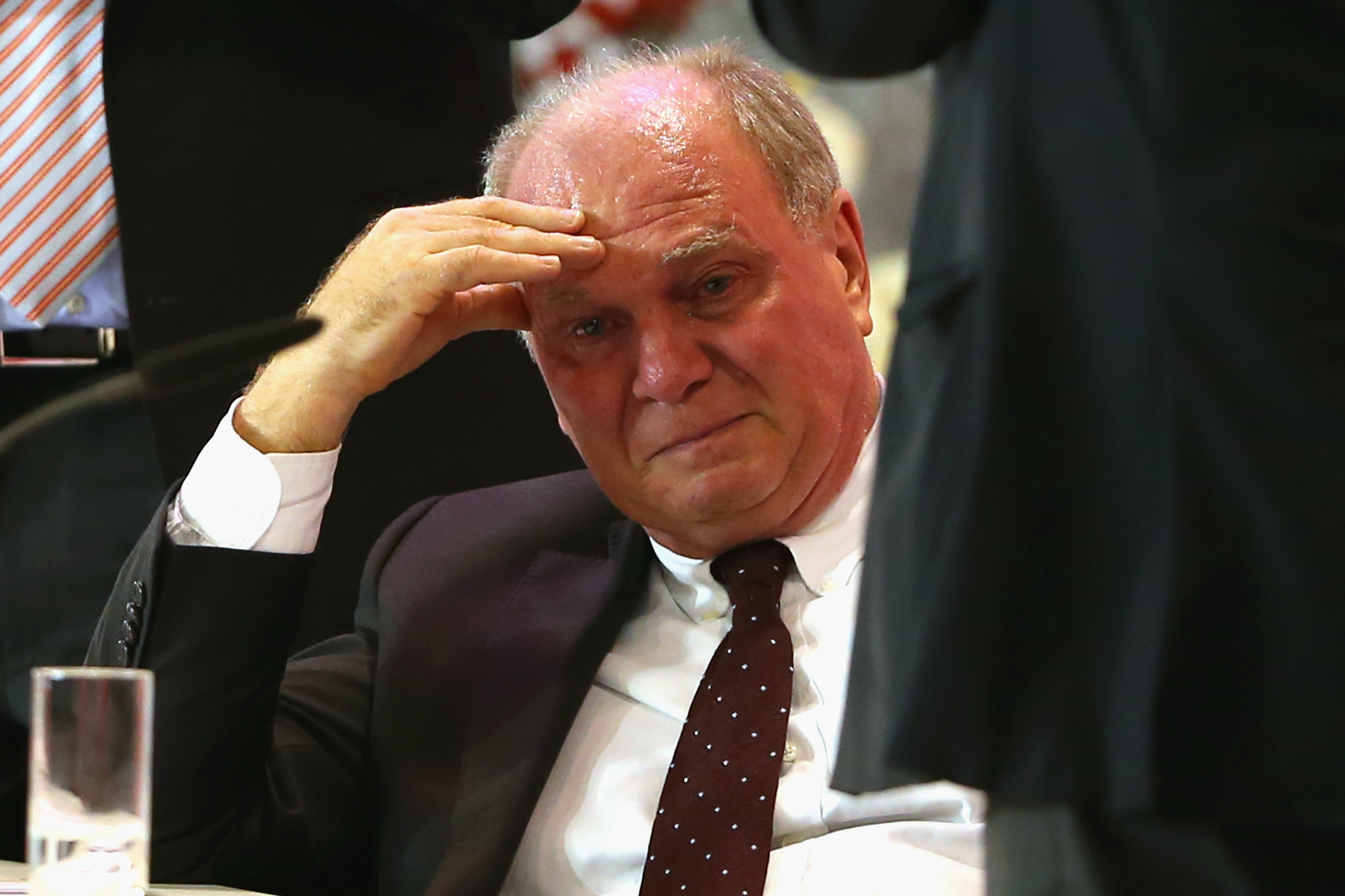 Uli Hoeneß' Abschied nach über 40 Jahren als Bayern-Boss: Verhasst ...