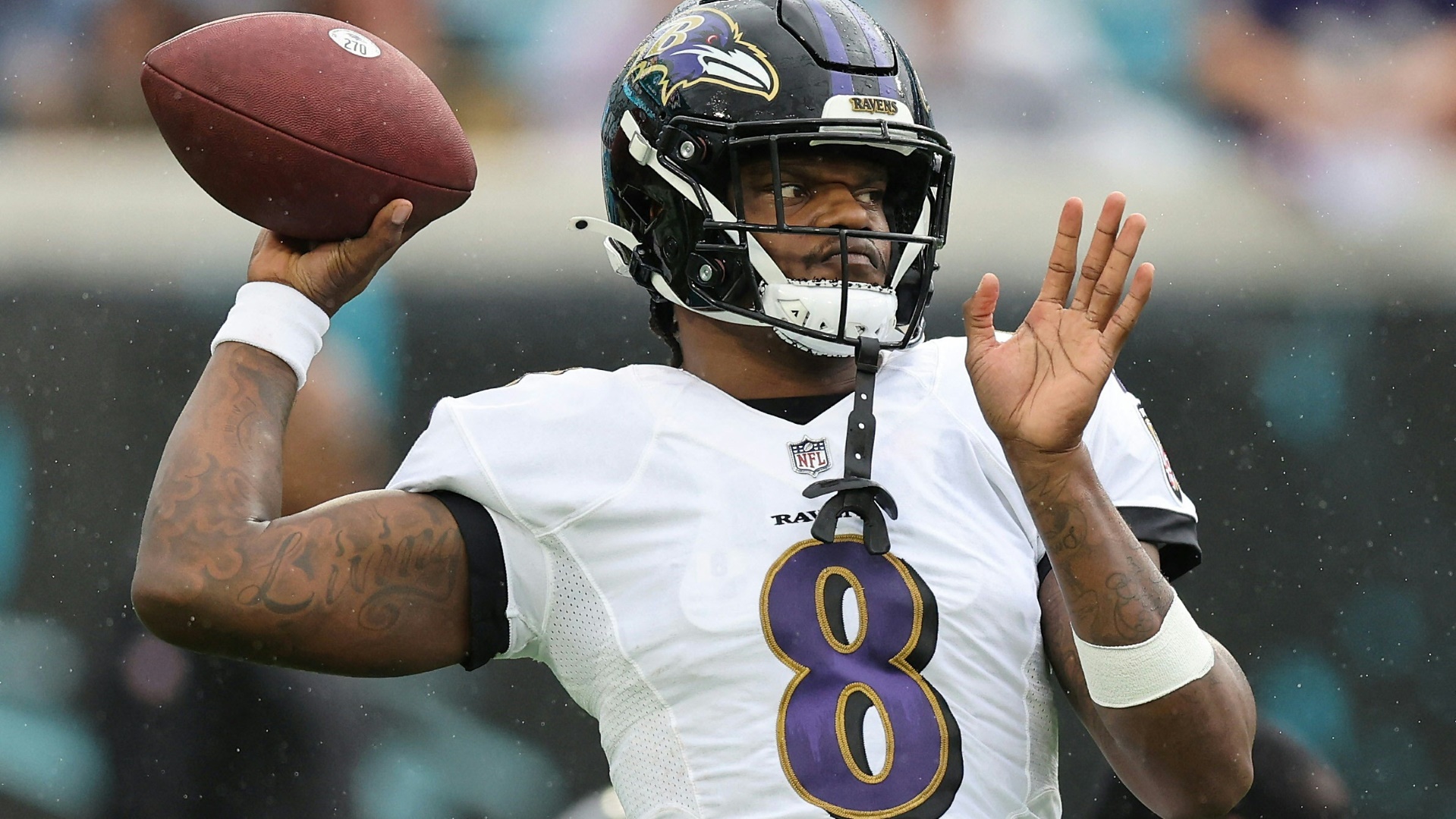 NFL: Star-Quarterback Jackson verlängert bei den Ravens | DAZN News DE