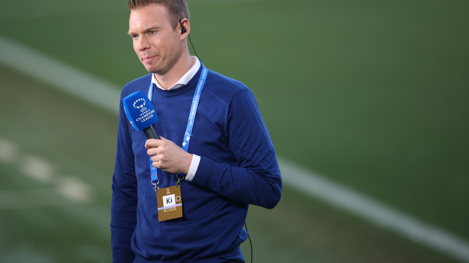 DFB-Zoff mit den Bayern: Wolfsburg-Coach Stroot irritiert | DAZN News DE