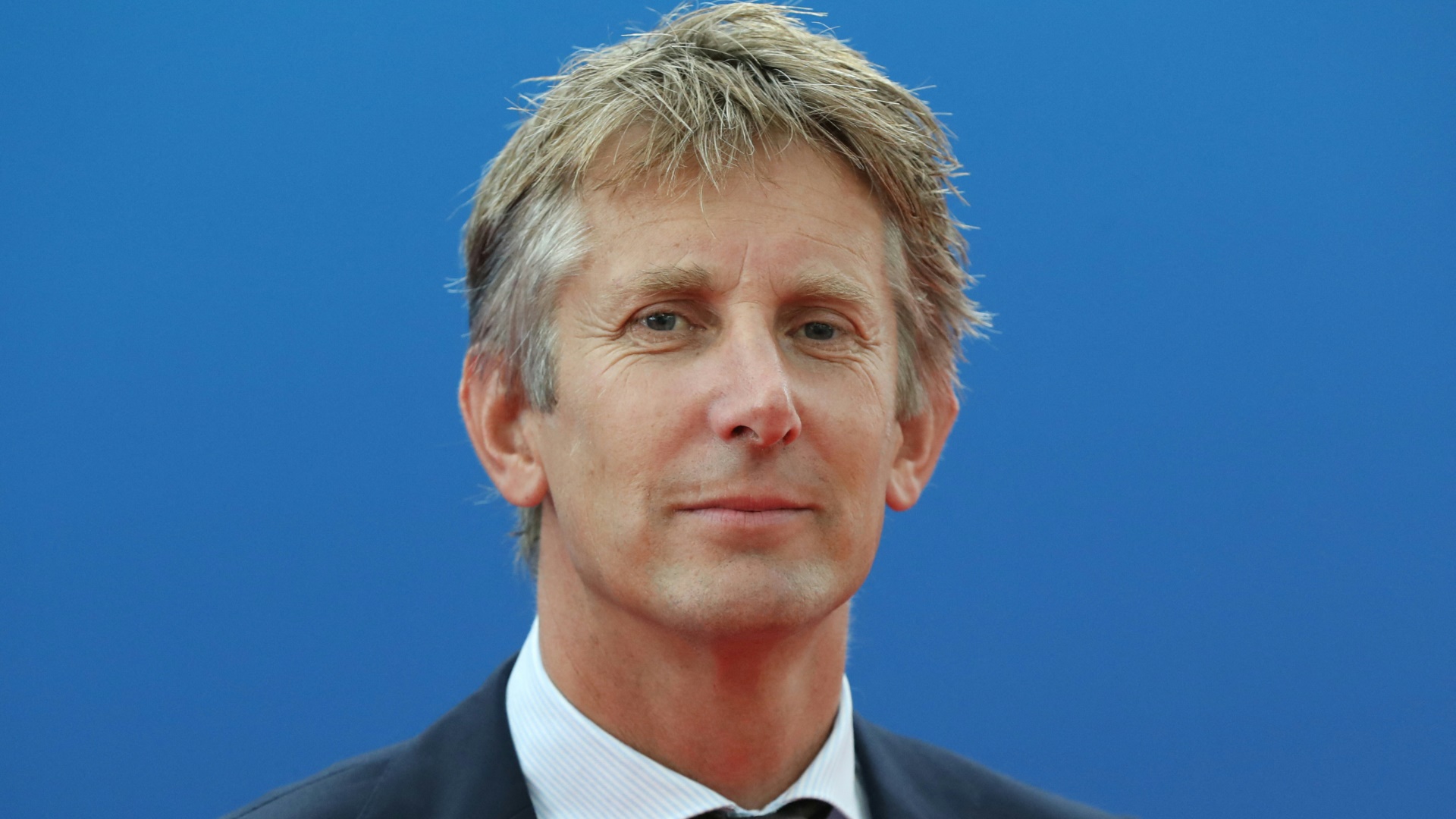 Van der Sar nach Hirnblutung in "stabilem Zustand" | DAZN News DE