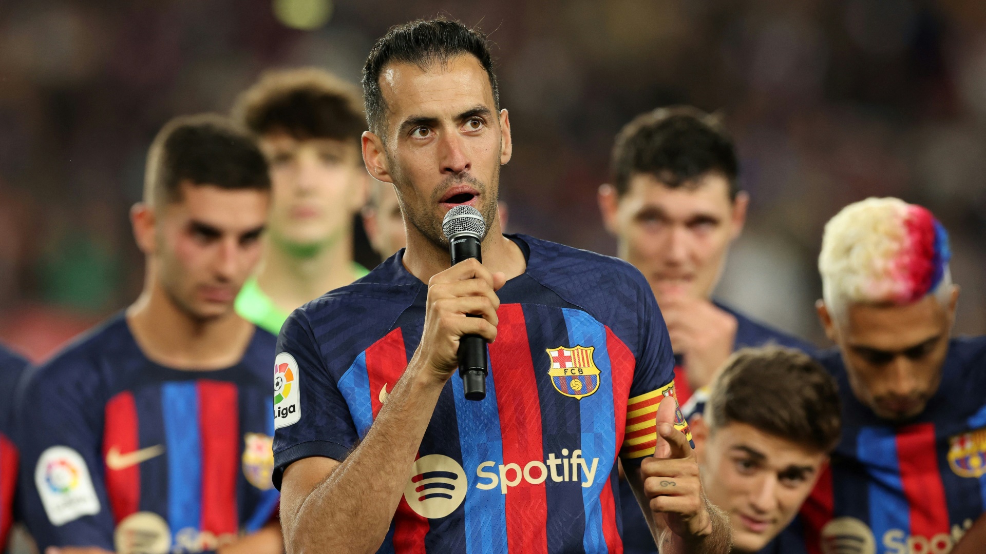 Busquets folgt Messi nach Miami | DAZN News DE