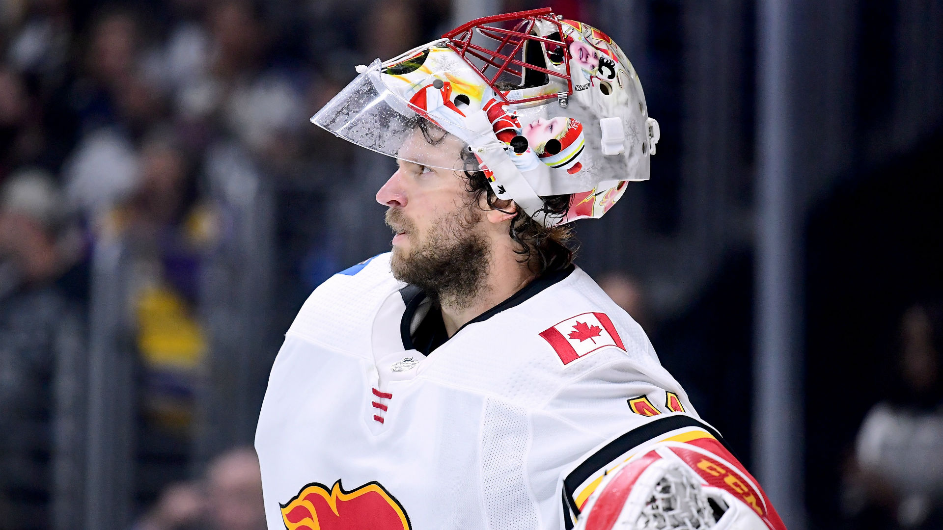 Mike Smith nips minor injury 'in the bud', starts against Flyers ...