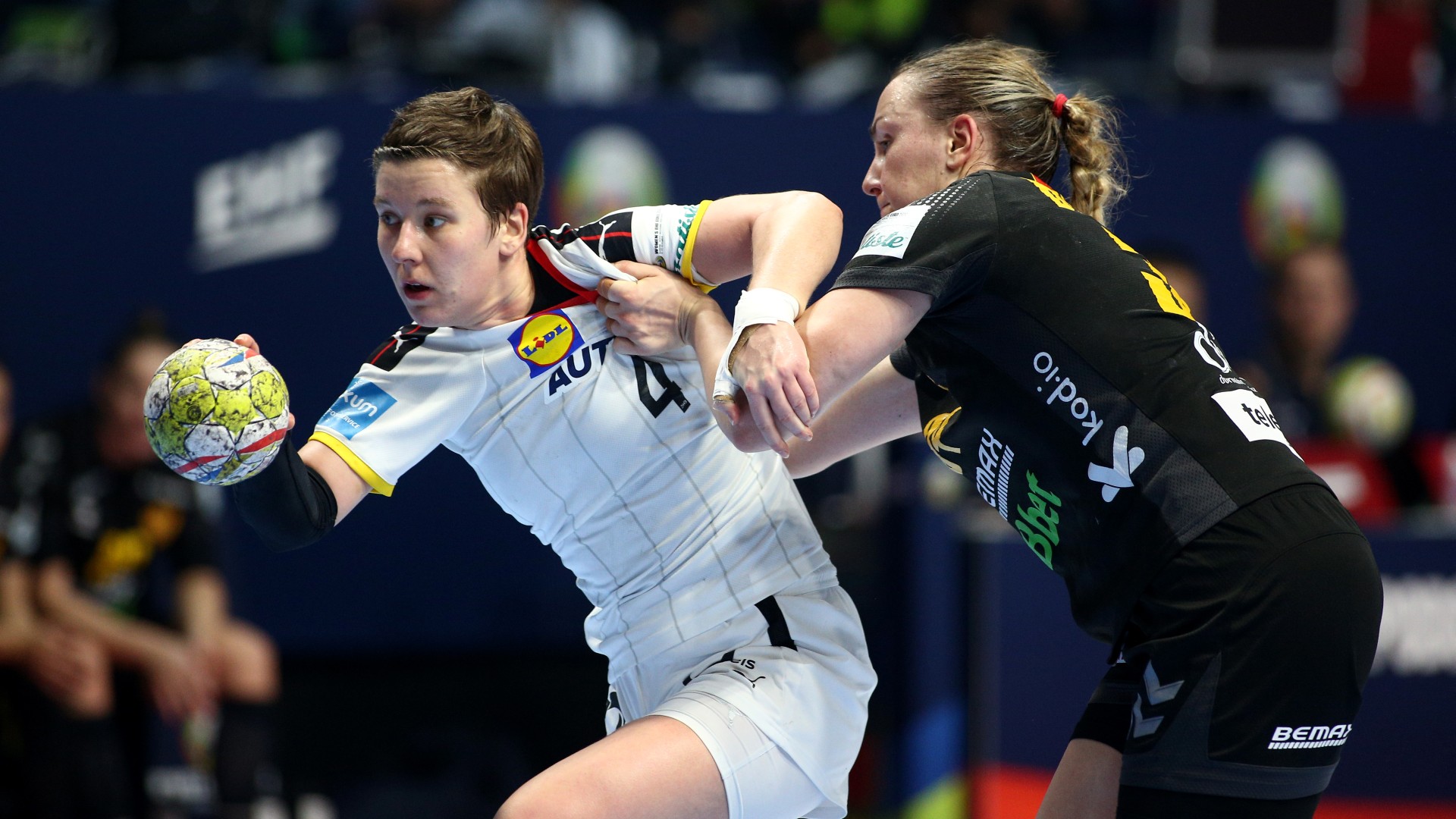 DHB-Frauen zittern sich mit einem 21:23 gegen Spanien in die Hauptrunde - Kromer unzufrieden ...