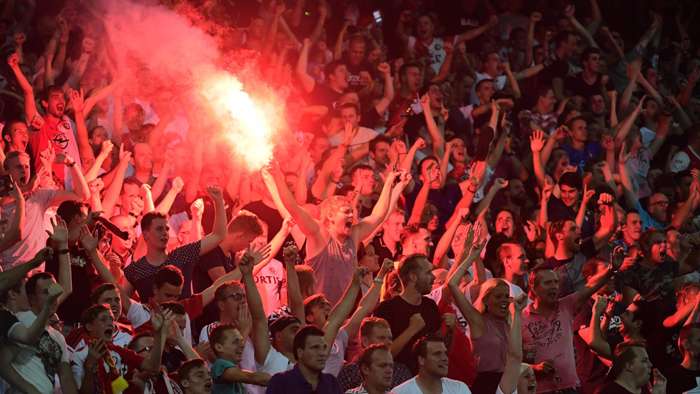 Vor Champions-League-Spiel in Neapel: Feyenoord-Hooligans festgenommen ...