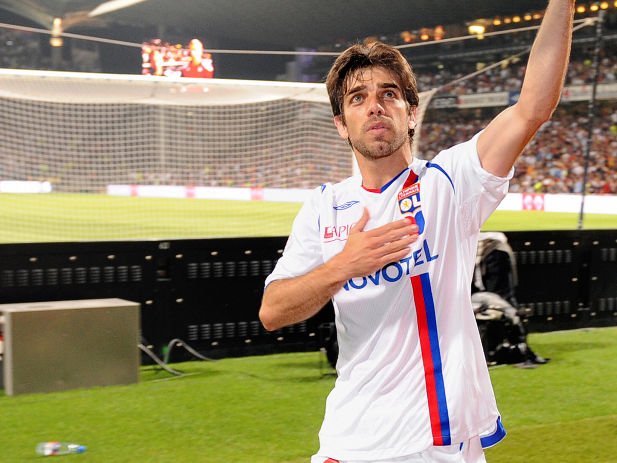 Lyon confirm Juninho Pernambucano return to club, Sylvinho named ...