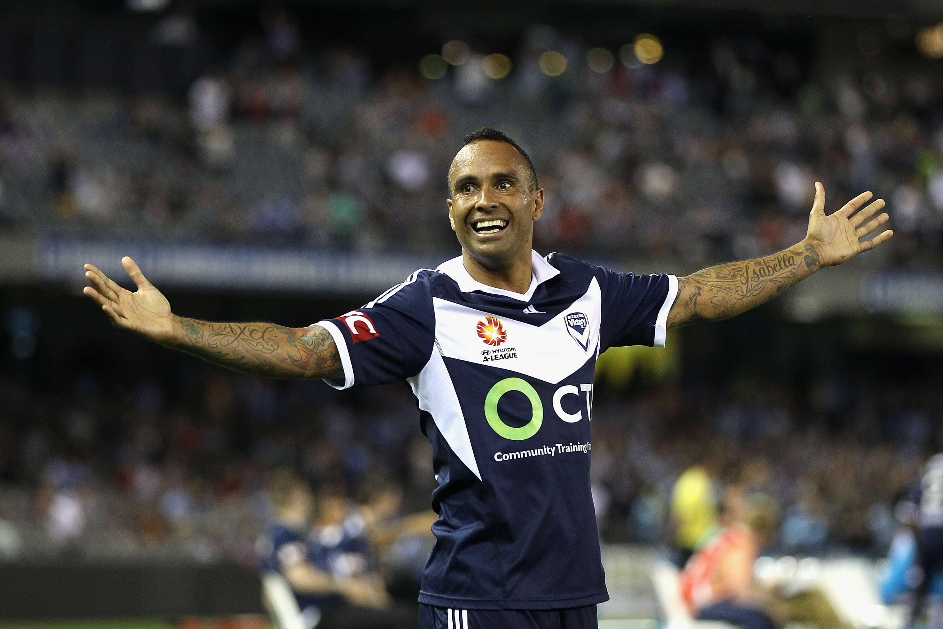Archie Thompson scores A-League hat-trick for Melbourne Victory ...