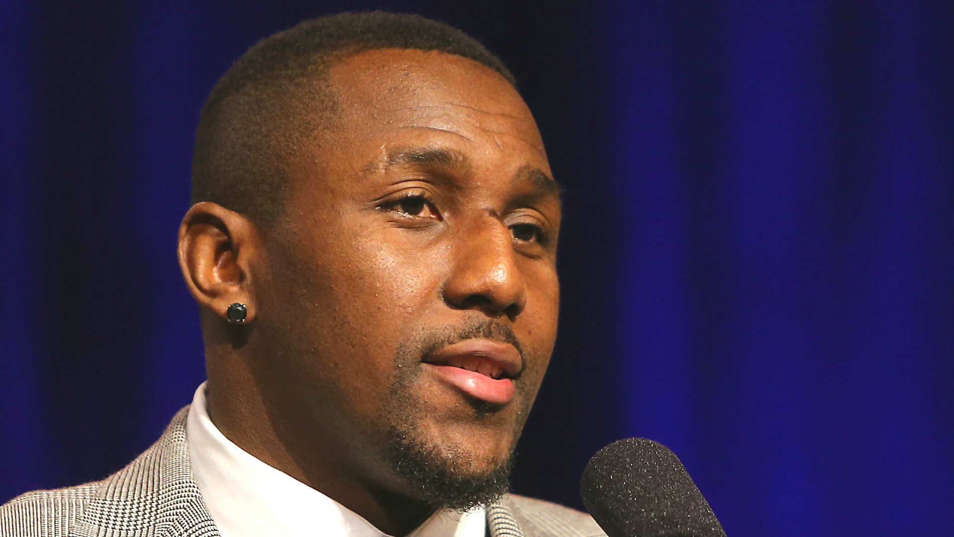Panthers LB Thomas Davis receives key to city from Charlotte mayor ...