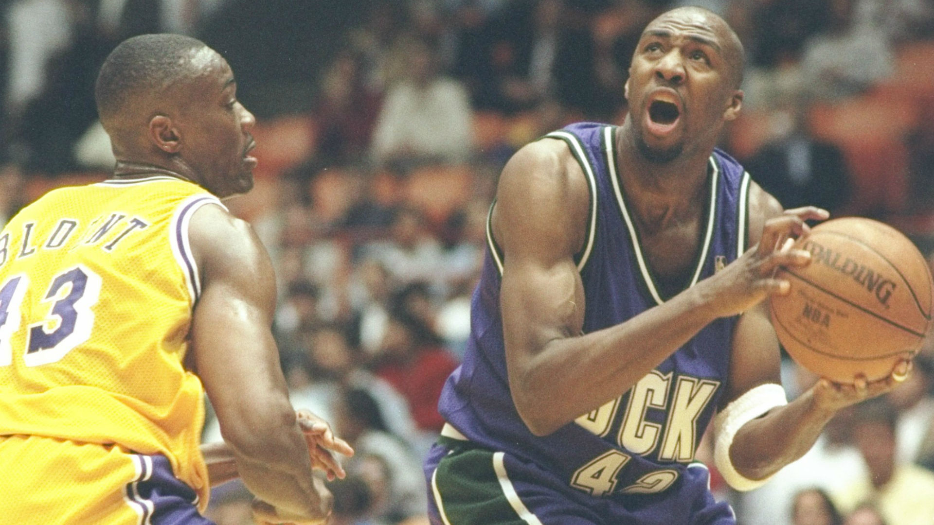 Former NBA All-Star Vin Baker now works at Starbucks | Sporting News