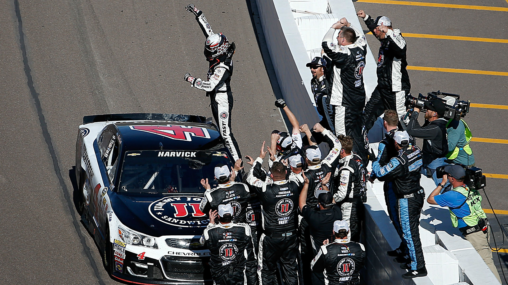 NASCAR results at Phoenix: Kevin Harvick edges Carl Edwards by 0.01 ...