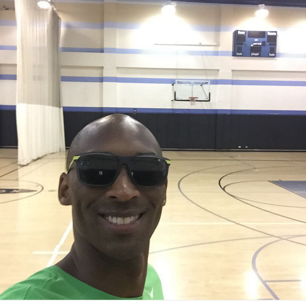 Kobe Bryant shoots for first time since shoulder surgery | NBA.com ...