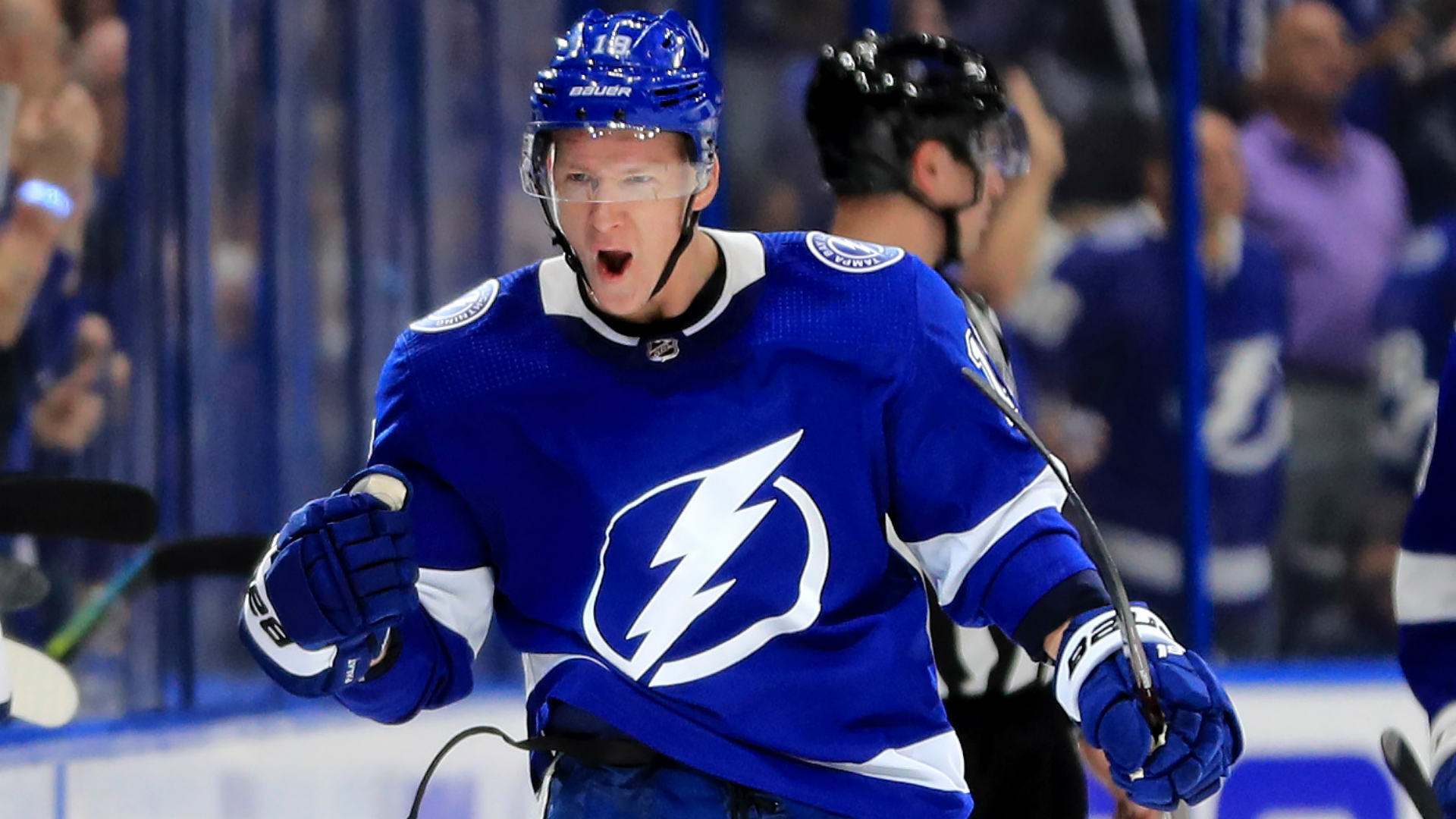 Tampa Bay Lightning's Ondrej Palat scores one of the weirdest goals you ...