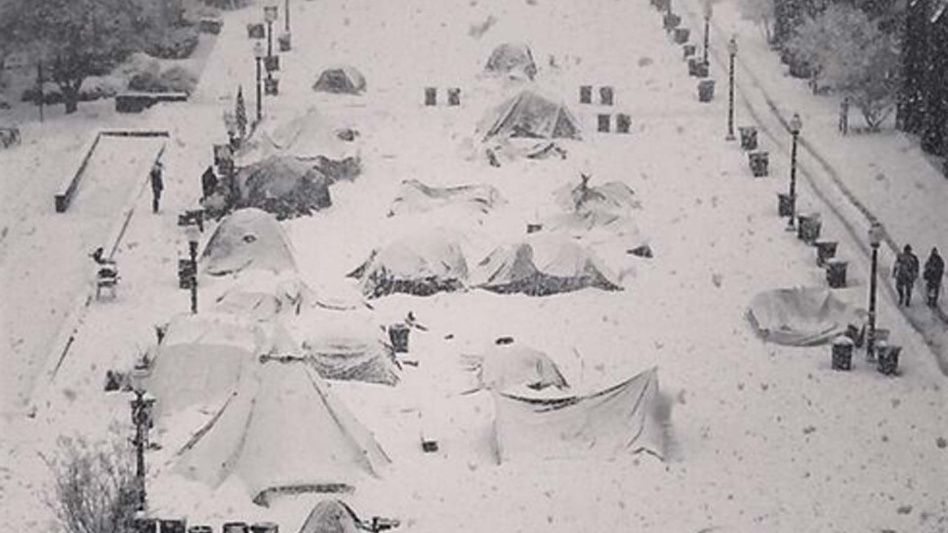 Tents remain up despite heavy snow at Krzyzewskiville | Sporting News