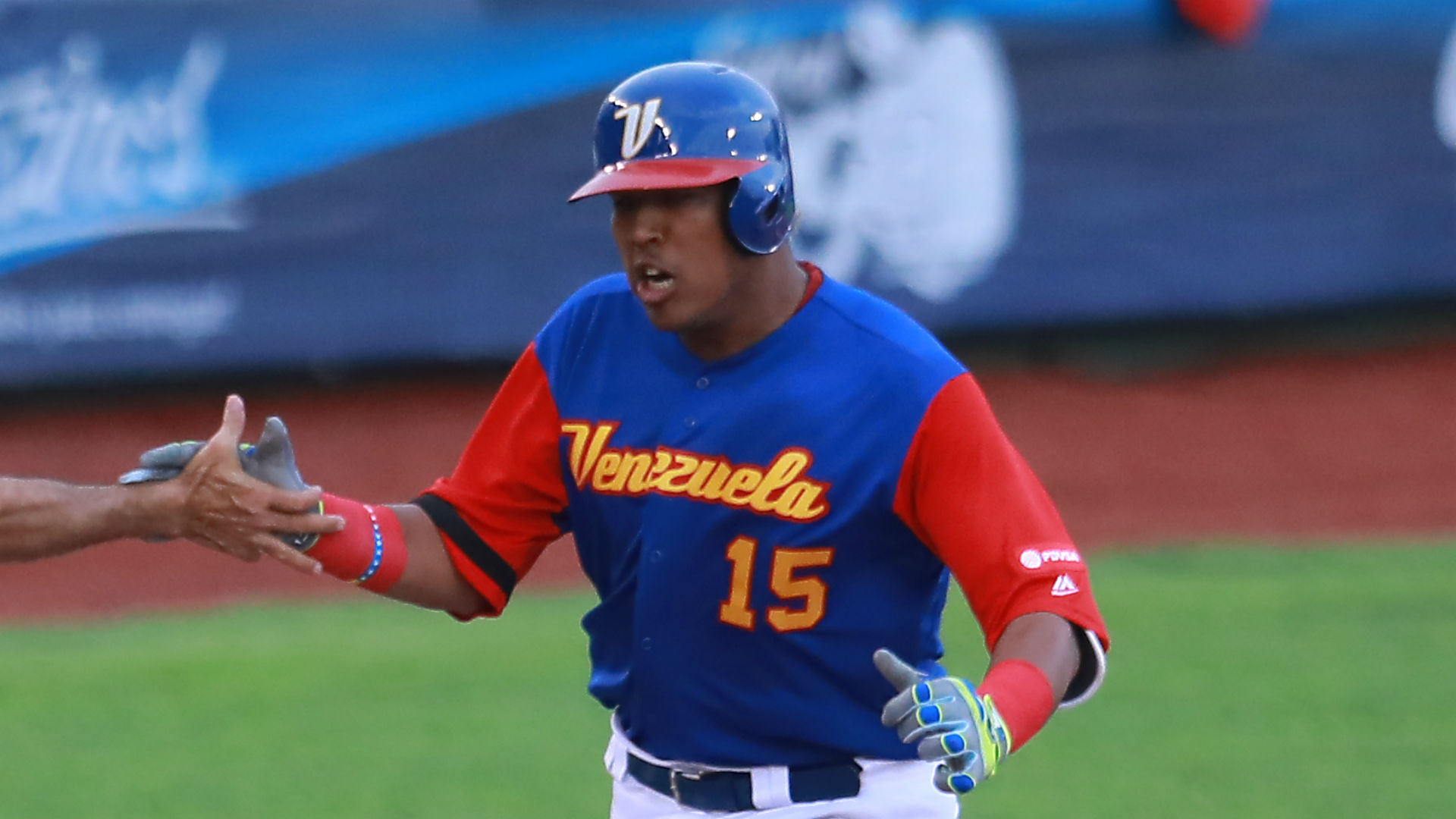 World Baseball Classic 2017: Royals' Salvador Perez OK after home-plate ...