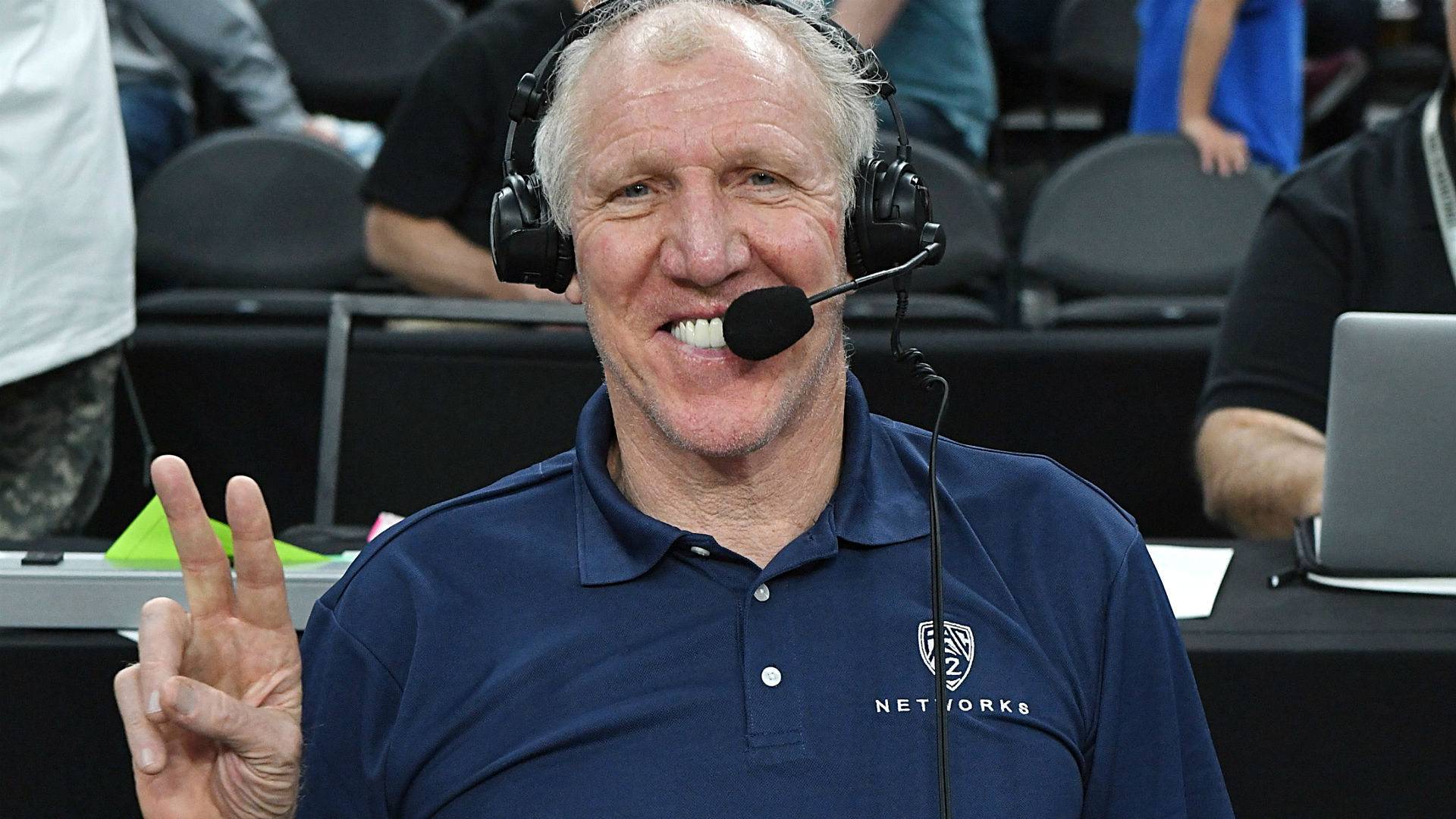 Bill Walton howling at the moon to ring in the New Year sent college ...