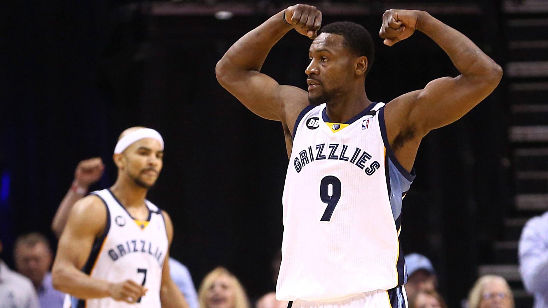 Grizzlies' Tony Allen smacks camera of sideline photographer ...