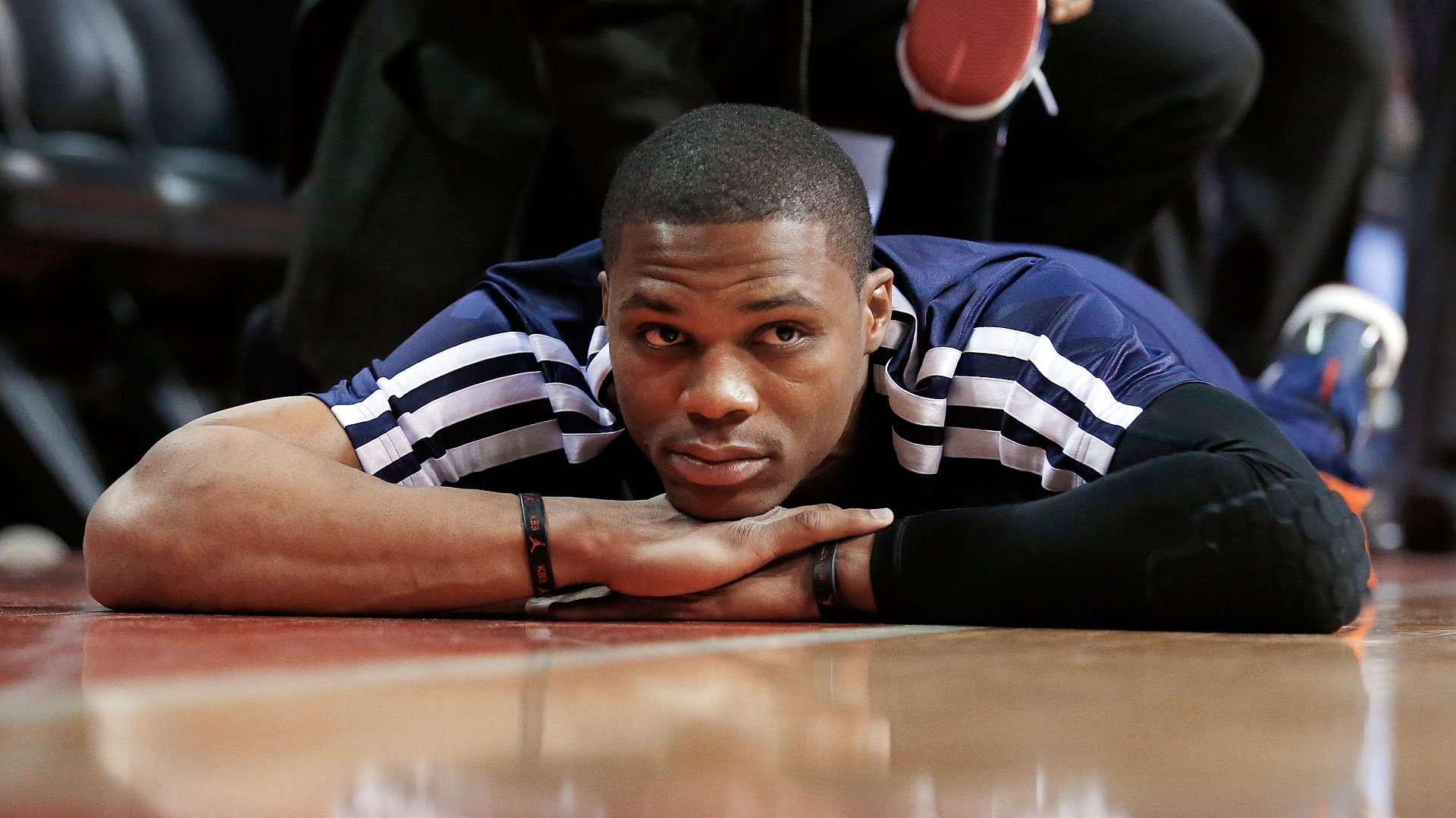 Thunder's Russell Westbrook leaves game with knee injury | Sporting News