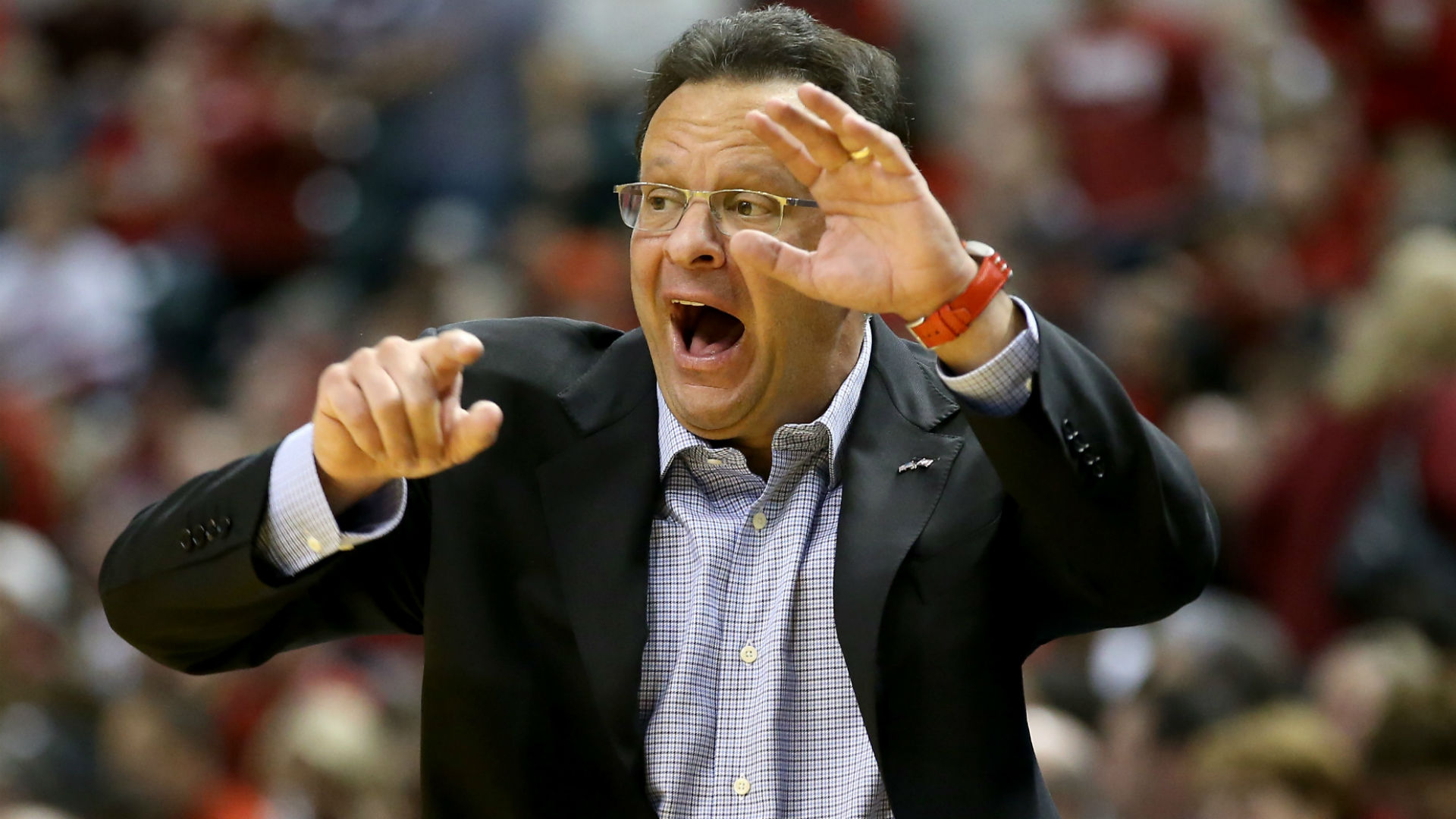 Indiana coach Tom Crean hits floor, delivers postgame smackdown to ...