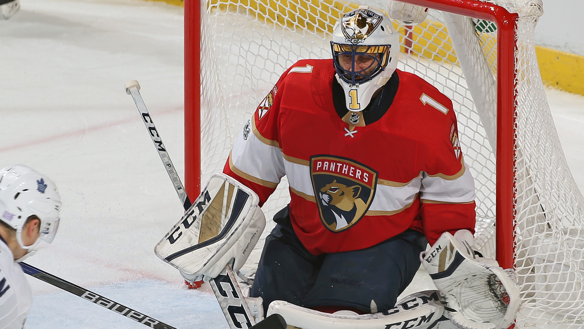 Panthers' Roberto Luongo moves into second place for career appearances ...