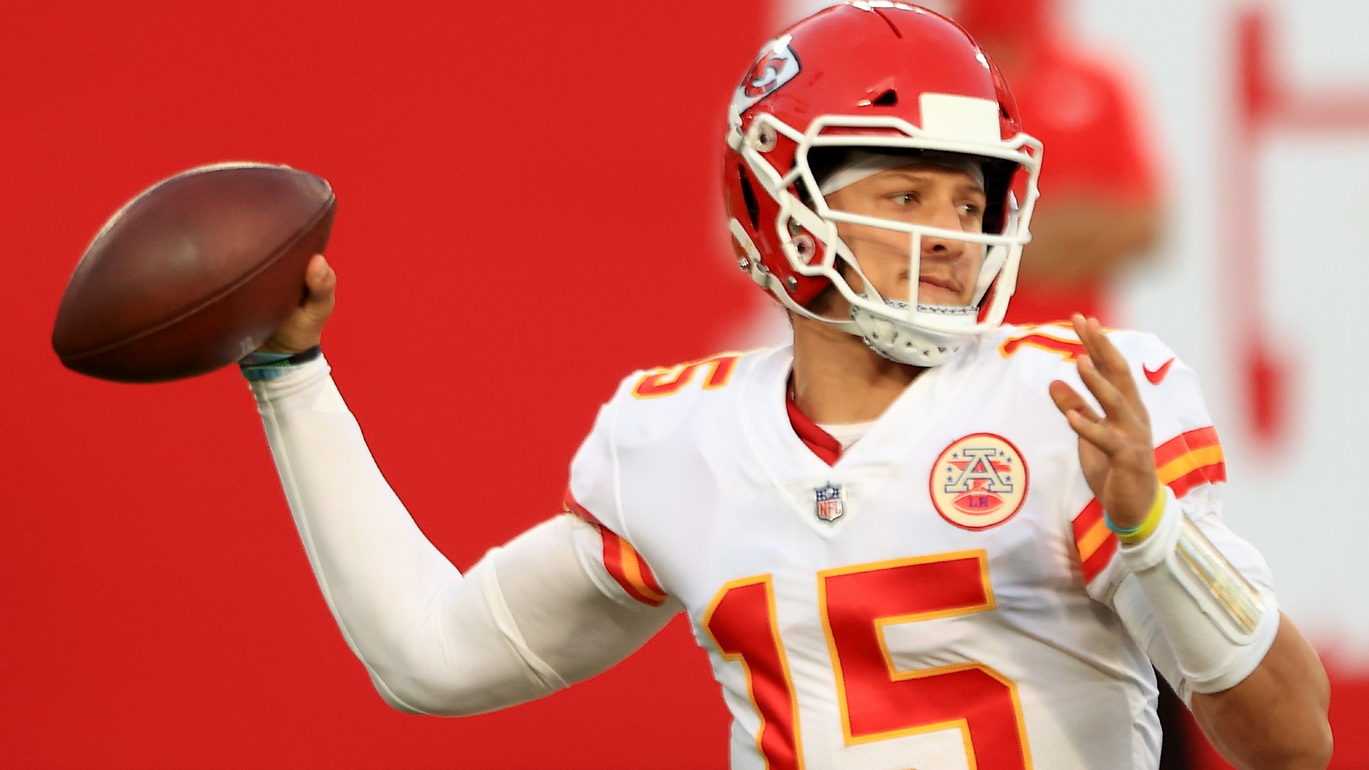 Patrick Mahomes evens the score with Tom Brady in Round 4, paving own ...